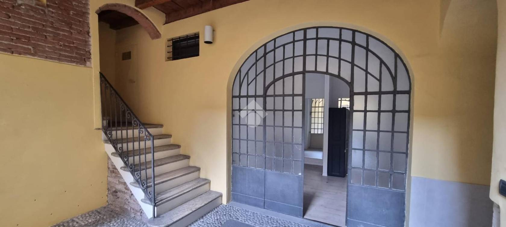 Locale commerciale in Vendita