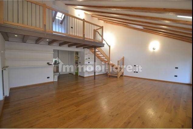 Trilocale ottimo stato, terzo piano, Centro, Spilimbergo