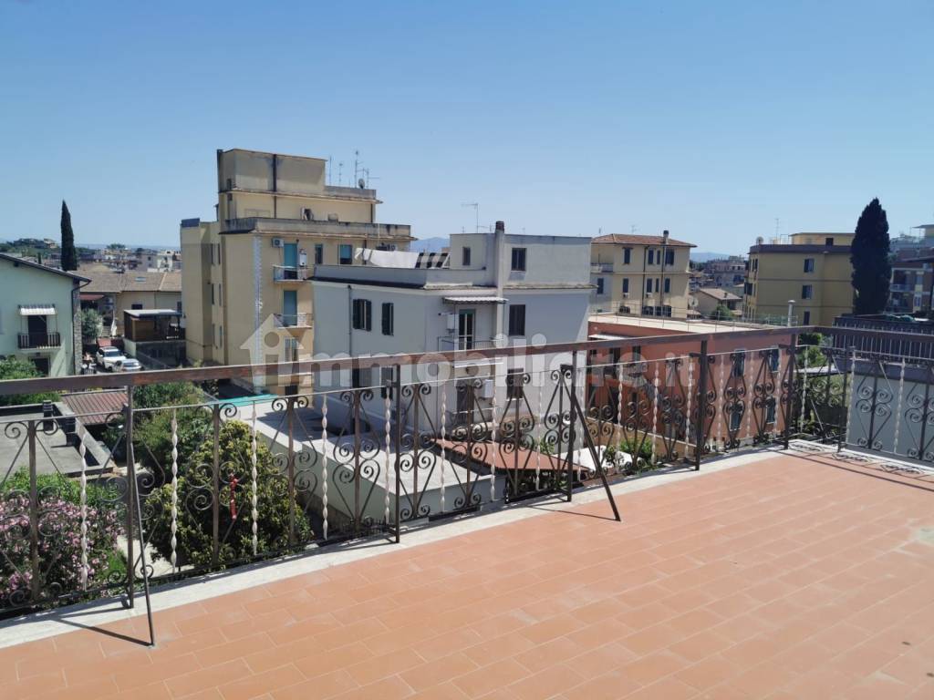 Vendita Attico in via San Leonardo Romito 37B Roma. Buono stato, con ...