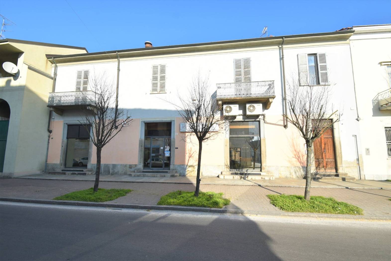 Locale commerciale in Vendita