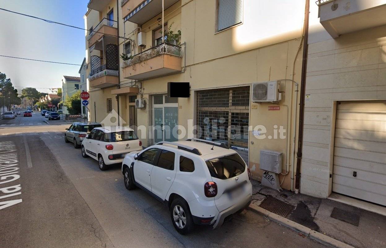 Locale commerciale in Vendita