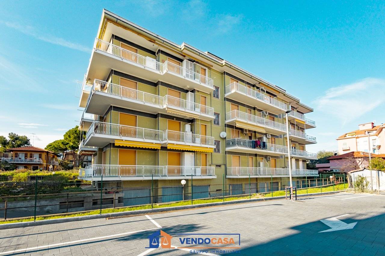 Bilocale piazza della Costituzione 6, Centro, Diano Marina