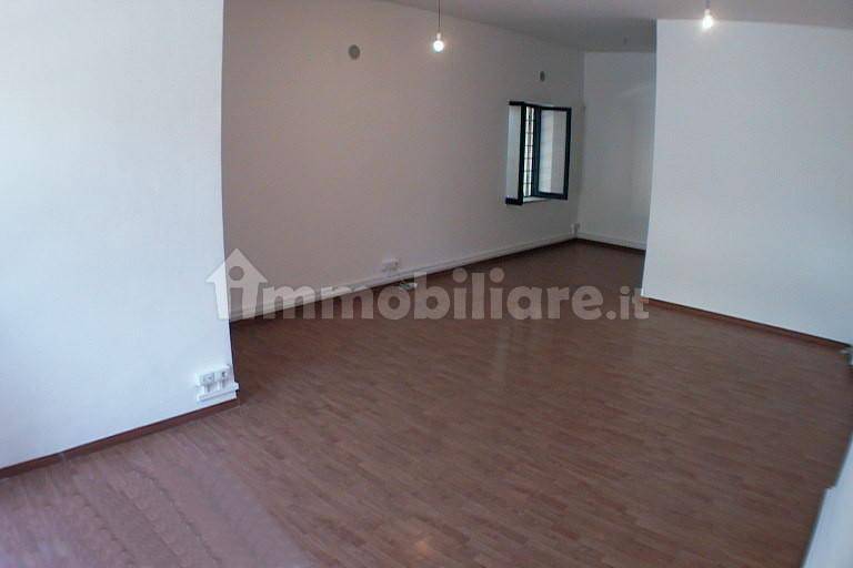 Locale commerciale via Giovanni Durando, Pomezia, rif. 101616557 ...