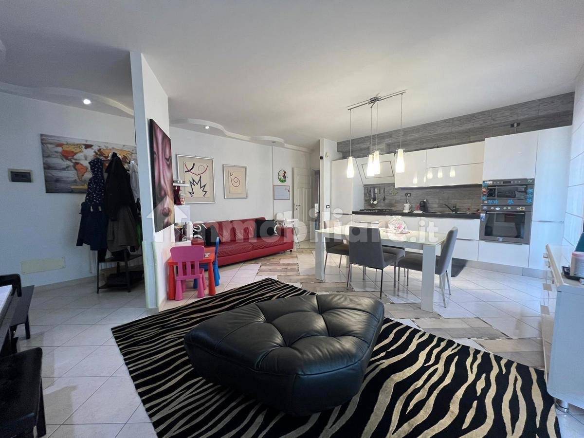 Quadrilocale viale Enrico Nicola Dalfino 16, San Paolo, Bari