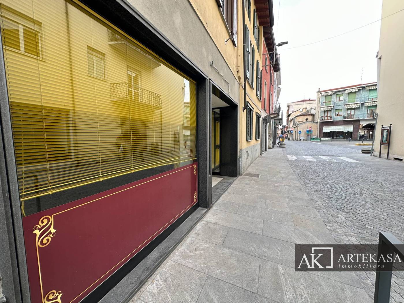 Locale commerciale in Vendita