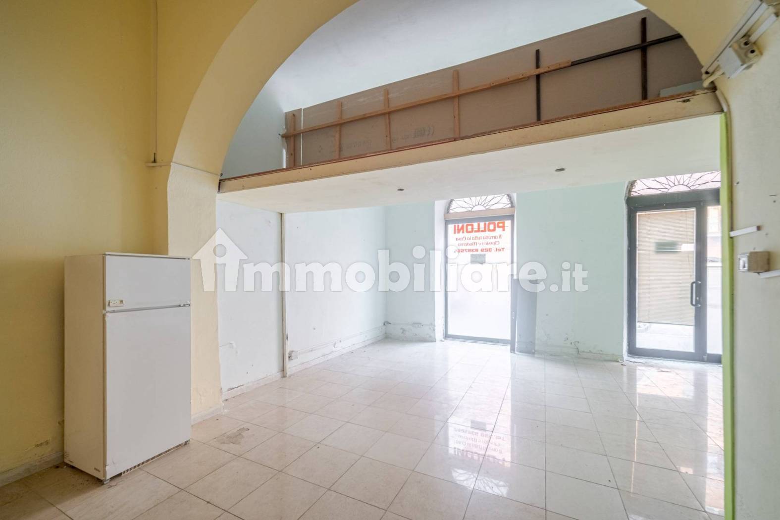 Locale commerciale in Vendita