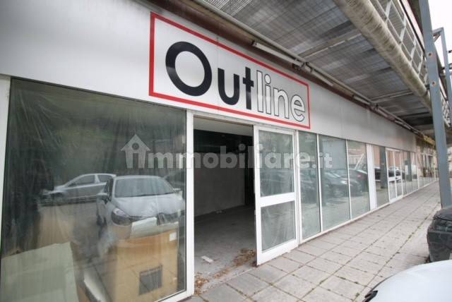 Locale commerciale in Vendita