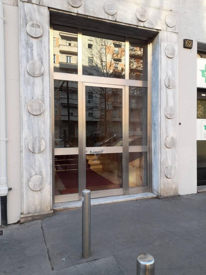 Locale commerciale in Vendita