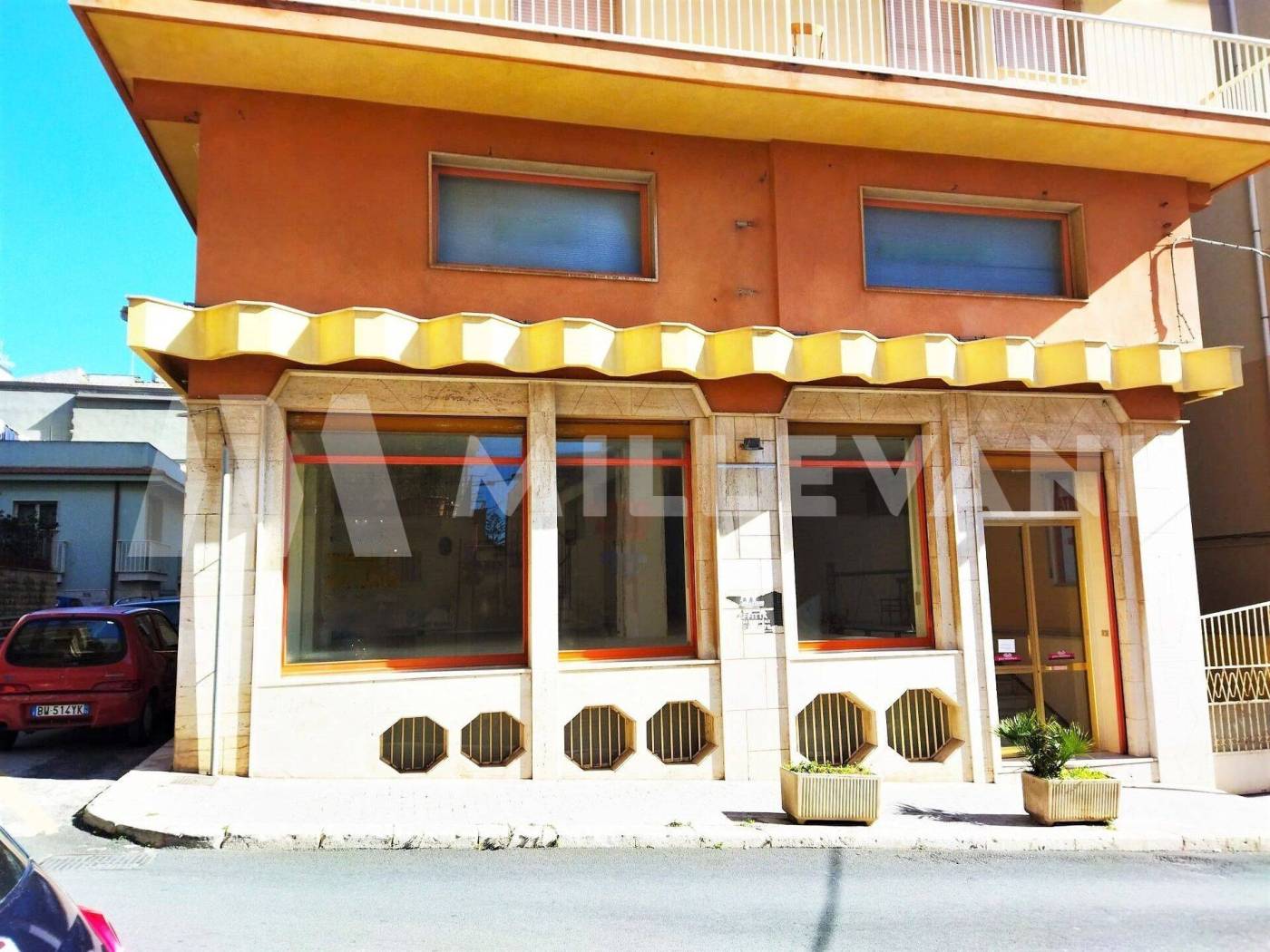 Locale commerciale in Vendita