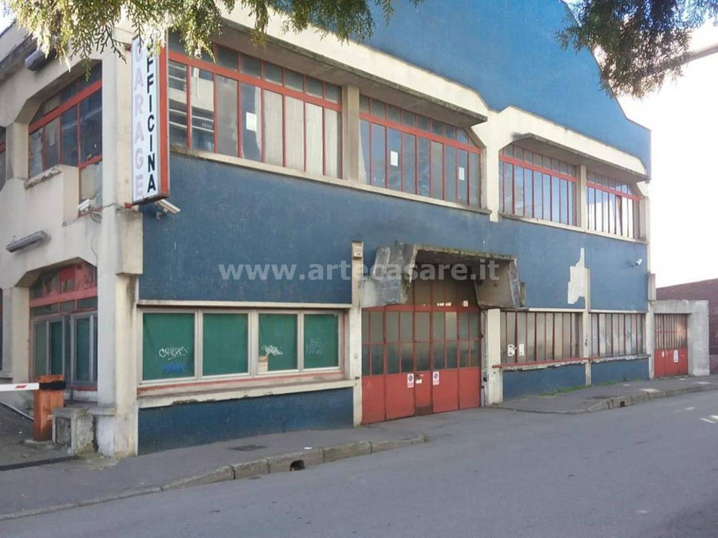 Locale commerciale in Vendita