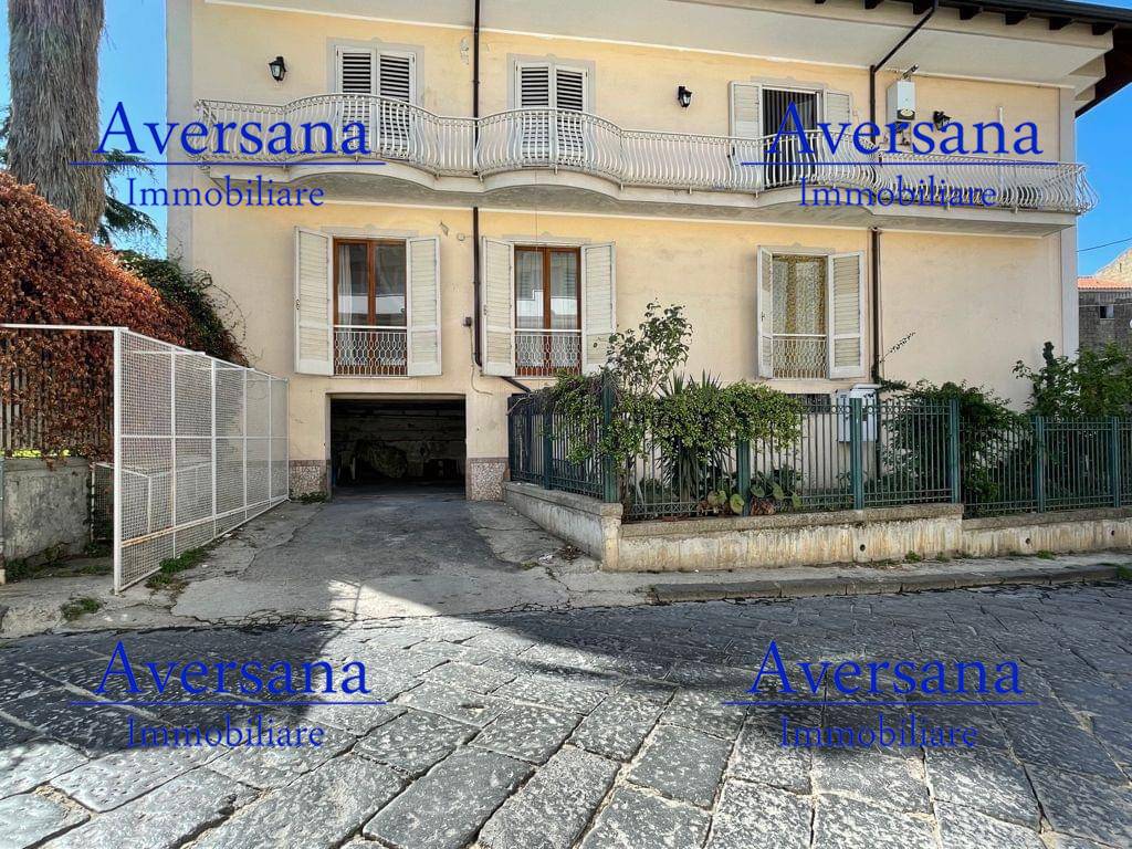 Trilocale via Giuseppe Garibaldi, Parete