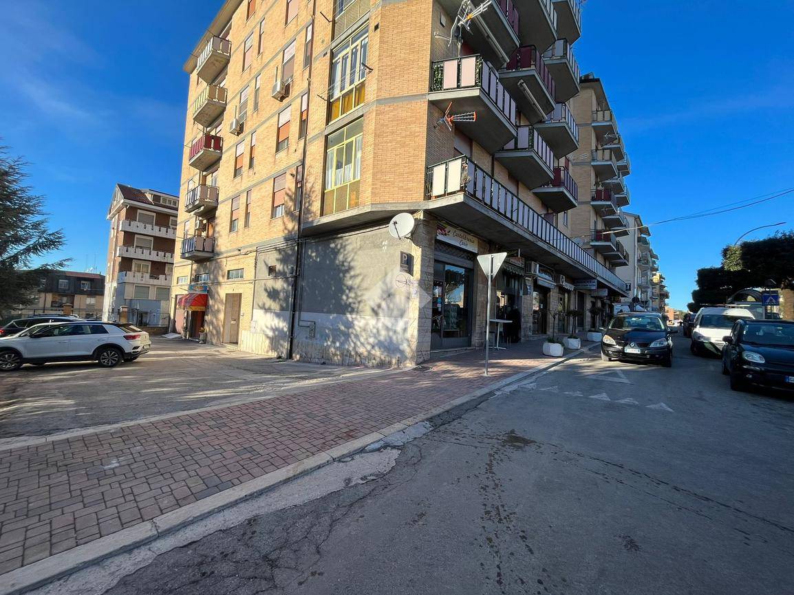 Locale commerciale in Vendita