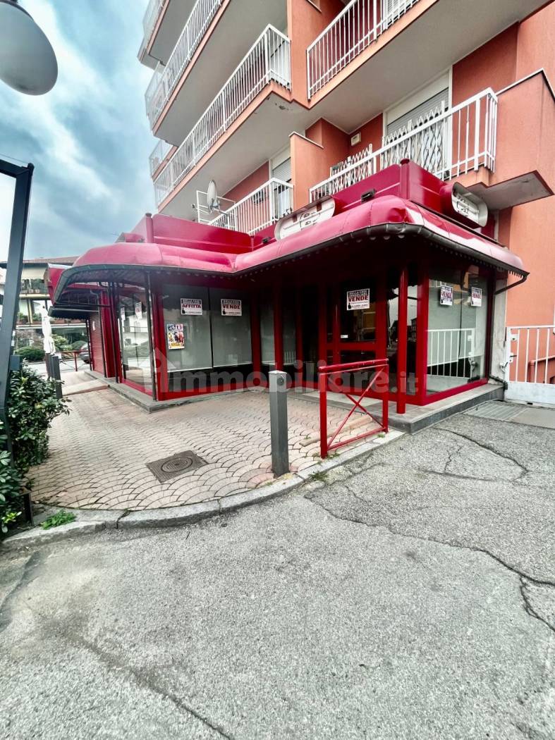 Locale commerciale in Vendita