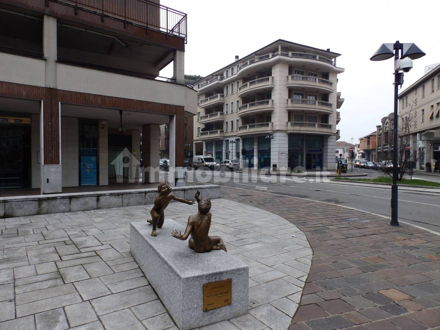 Locale commerciale in Vendita