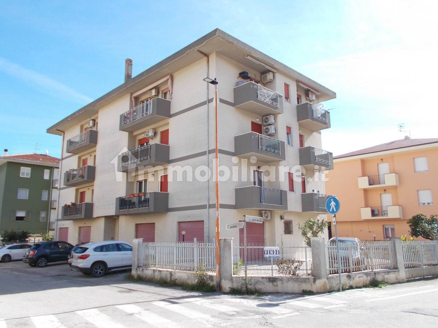 Trilocale via Tommaso Grossi 7, Centro, Pineto