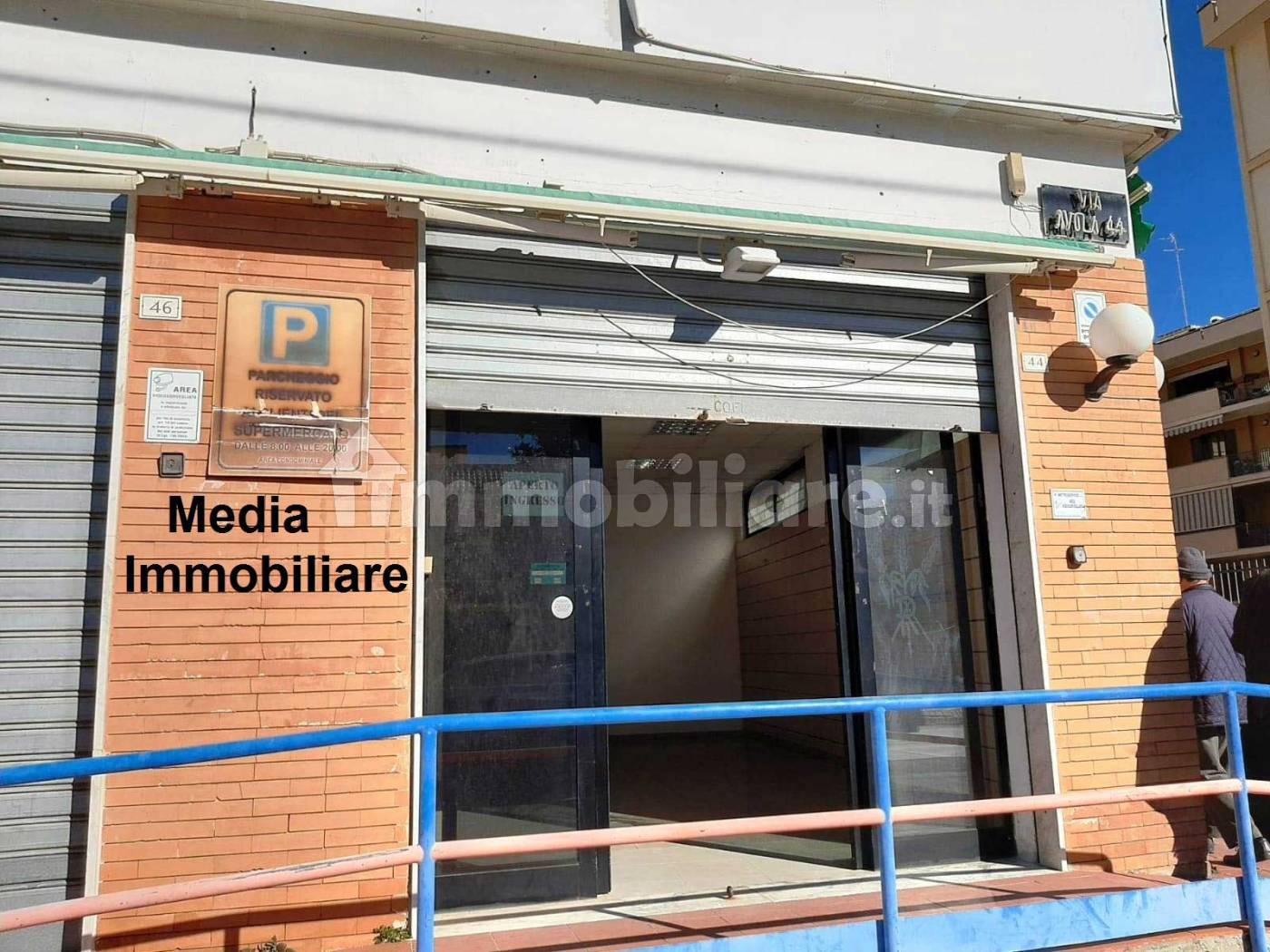 Locale commerciale in Vendita