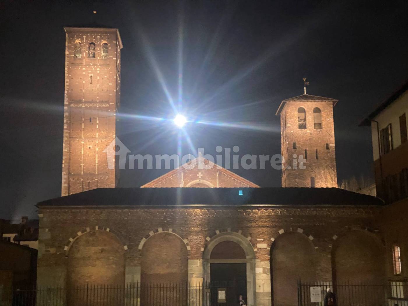 Appartamento buono stato, quarto piano, Corso Genova, Milano