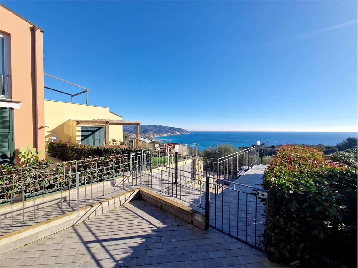 Trilocale via alla pace, Centro, Diano Marina