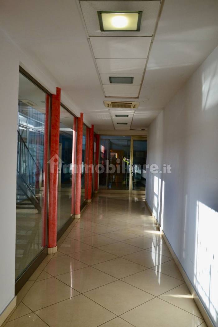 Locale commerciale in Vendita