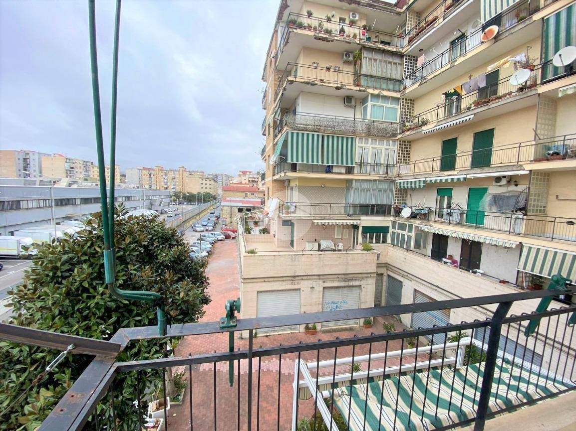 Trilocale Strettola San Anna alle Paludi 73, Zona Industriale - Marina, Napoli