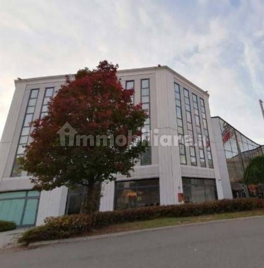 Locale commerciale in Vendita