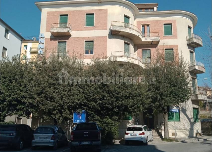 Locale commerciale in Vendita