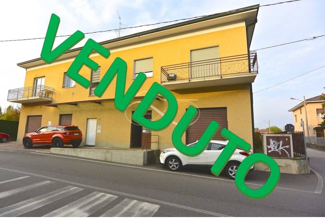 Locale commerciale con laboratorio in Vendita