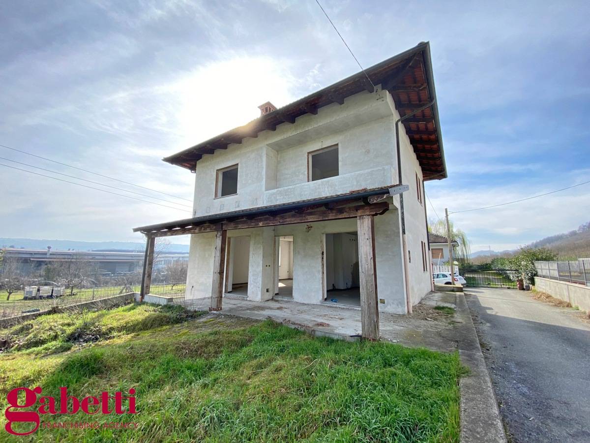 Terratetto unifamiliare via Isorella, Centro, Cherasco