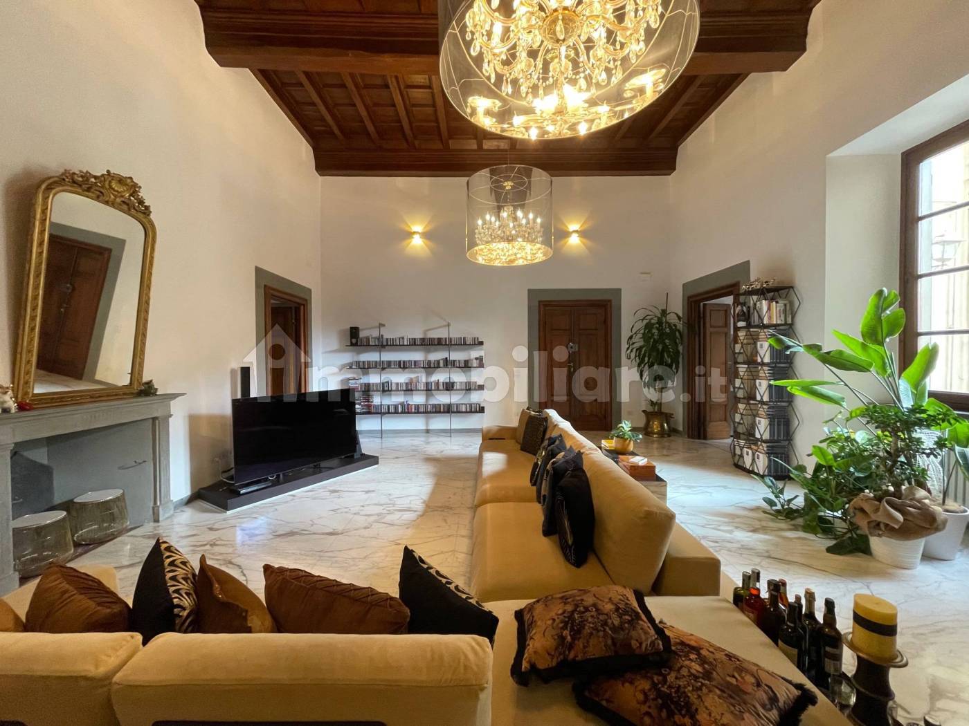 Appartamento via della Madonna, Piazza della Sala, Pistoia