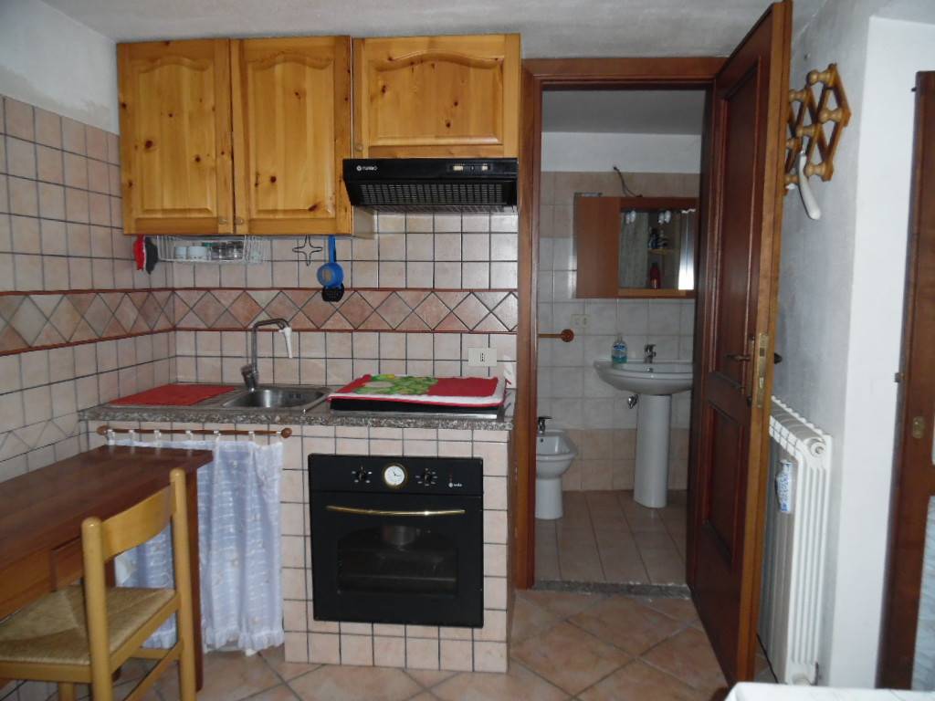 Trilocale via della Chiesa 5, Rieti