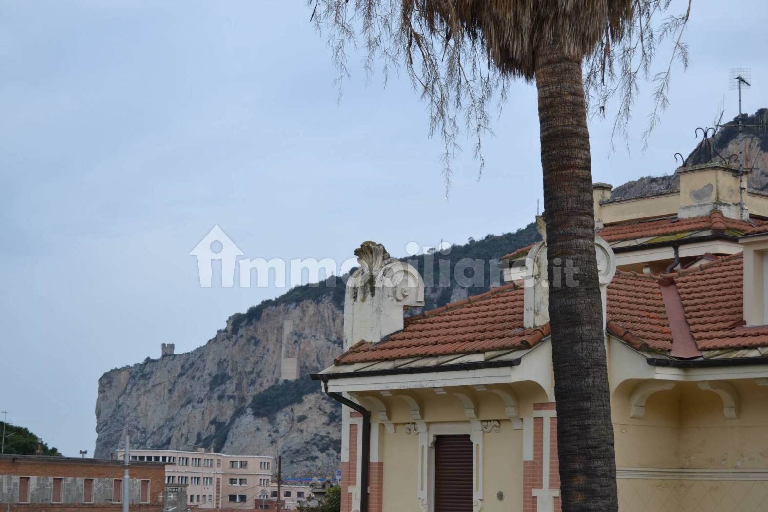 Quadrilocale via Generale Stefano Cagna, Centro, Finale Ligure