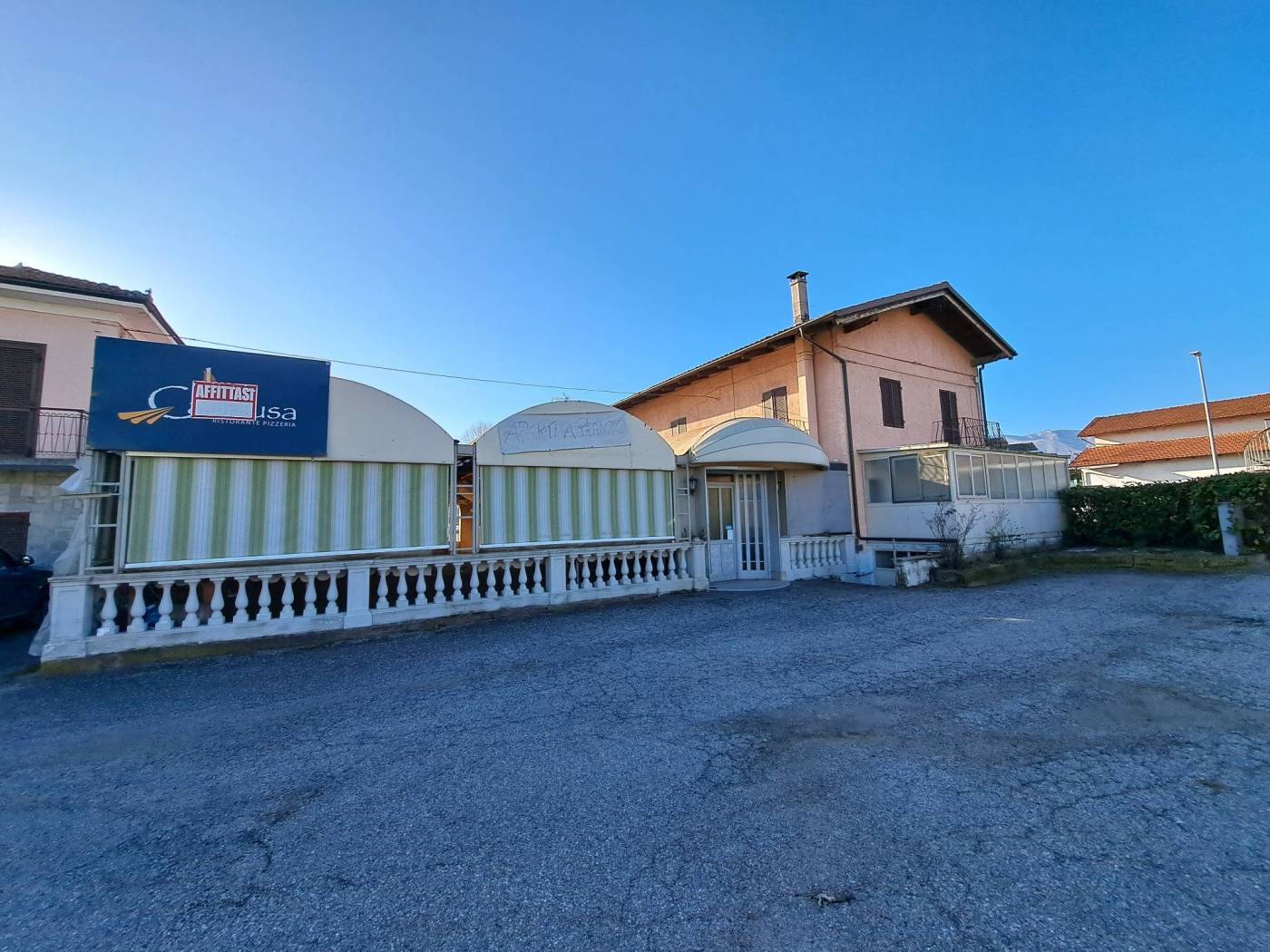 Locale commerciale in Vendita