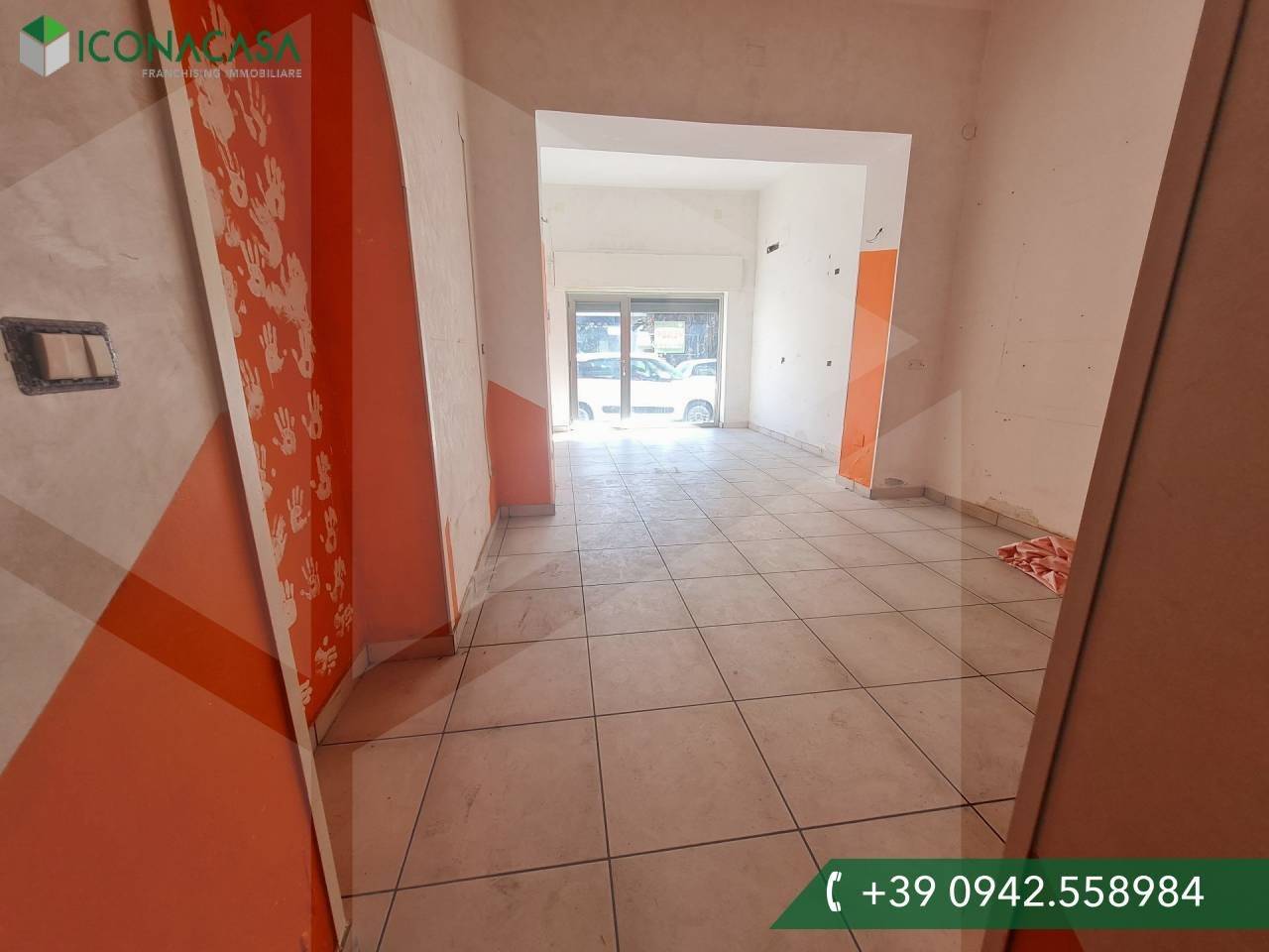 Locale commerciale in Vendita