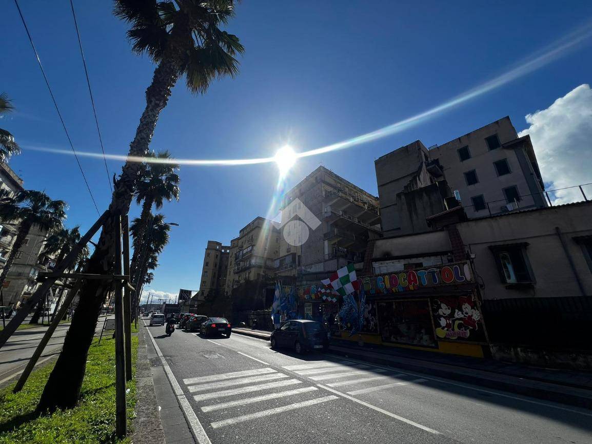 Locale commerciale in Vendita