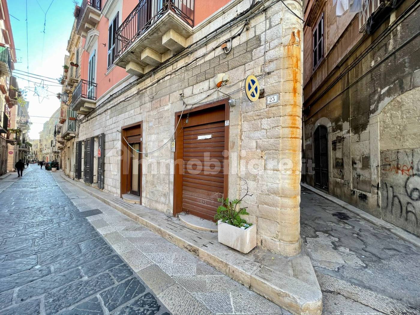 Locale commerciale in Vendita