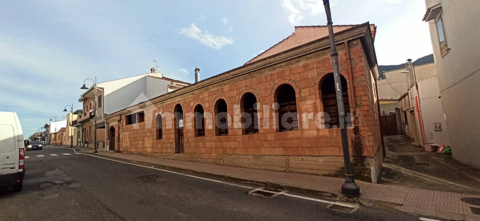 Locale commerciale in Vendita