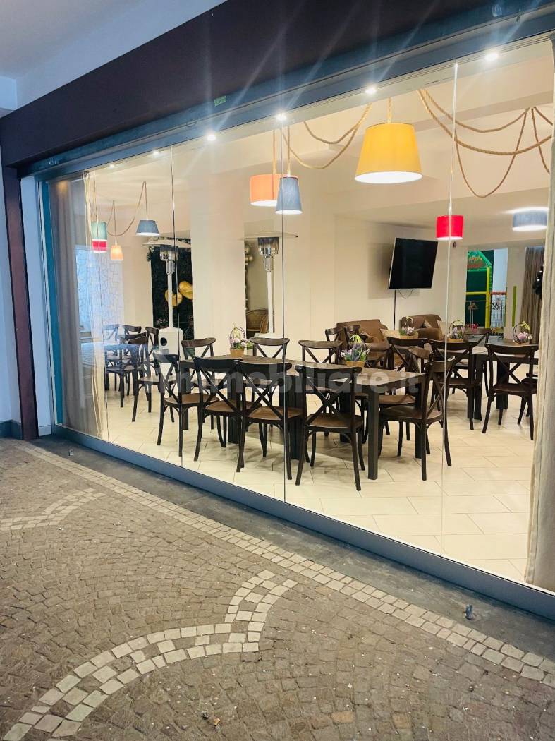 Locale commerciale in Vendita