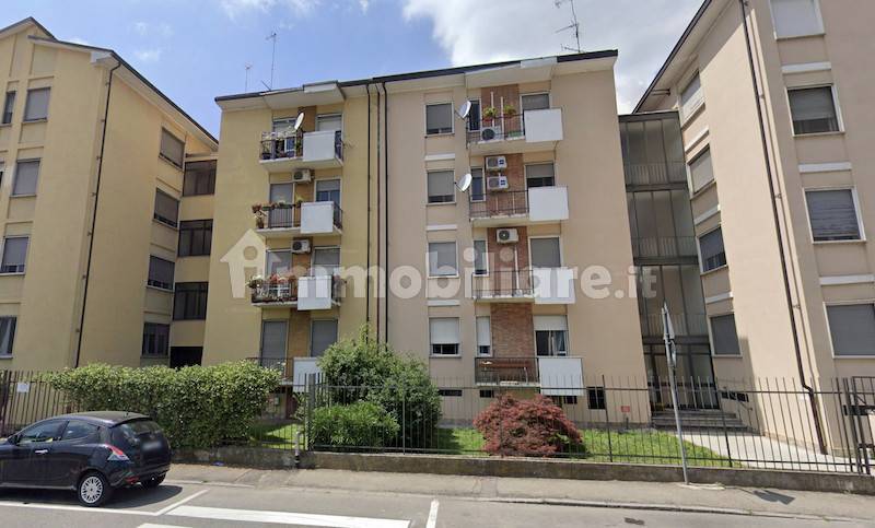 Trilocale via Trino 52, Semicentro, Vercelli