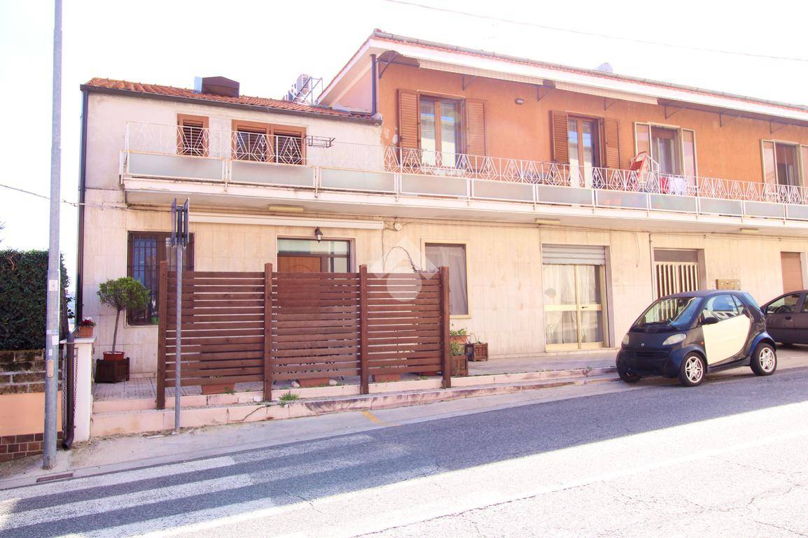 Trilocale via Gabriele d'Annunzio 94, Villanova, Cepagatti