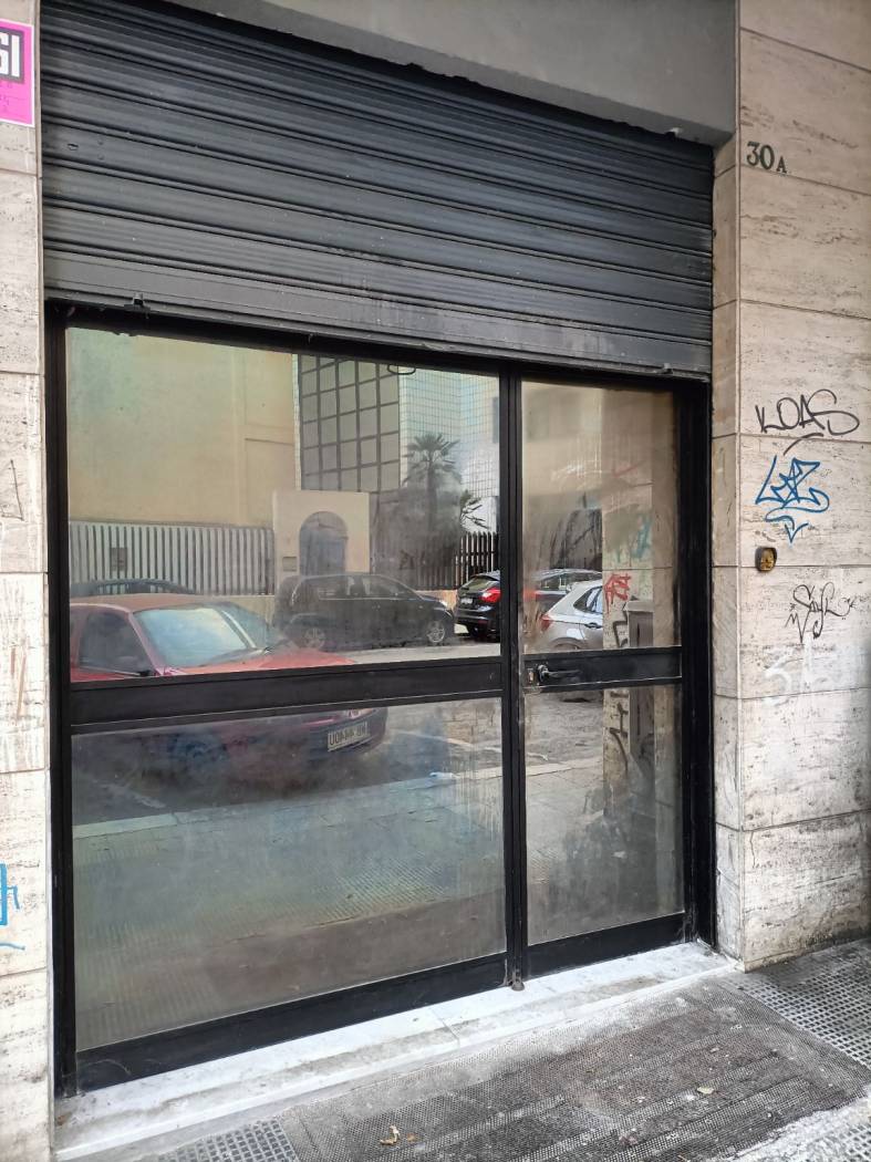 Locale commerciale in Vendita