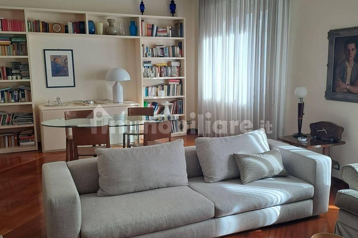 Quadrilocale via Guglielmo Marconi 26, Centro Storico, Bologna