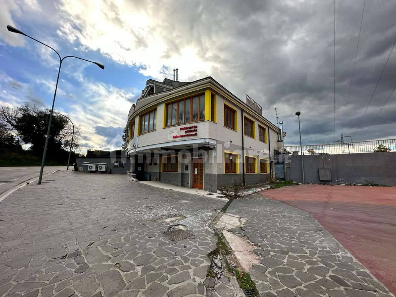 Locale commerciale in Vendita