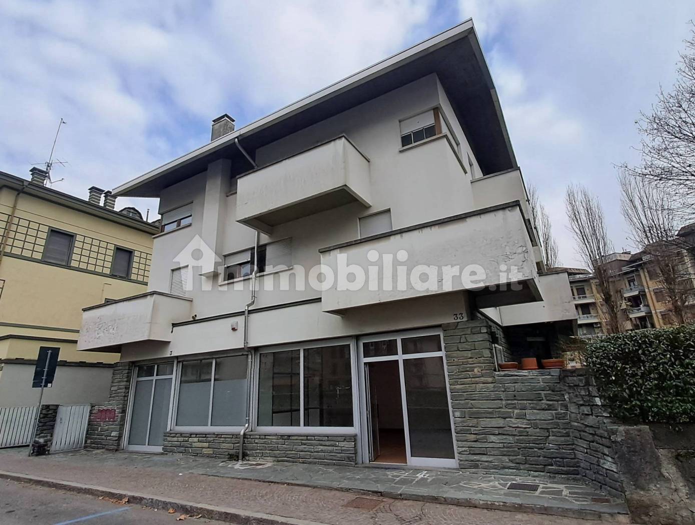 Locale commerciale in Vendita