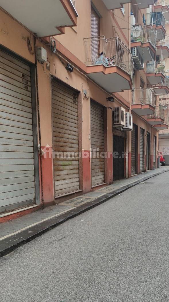 Locale commerciale in Vendita