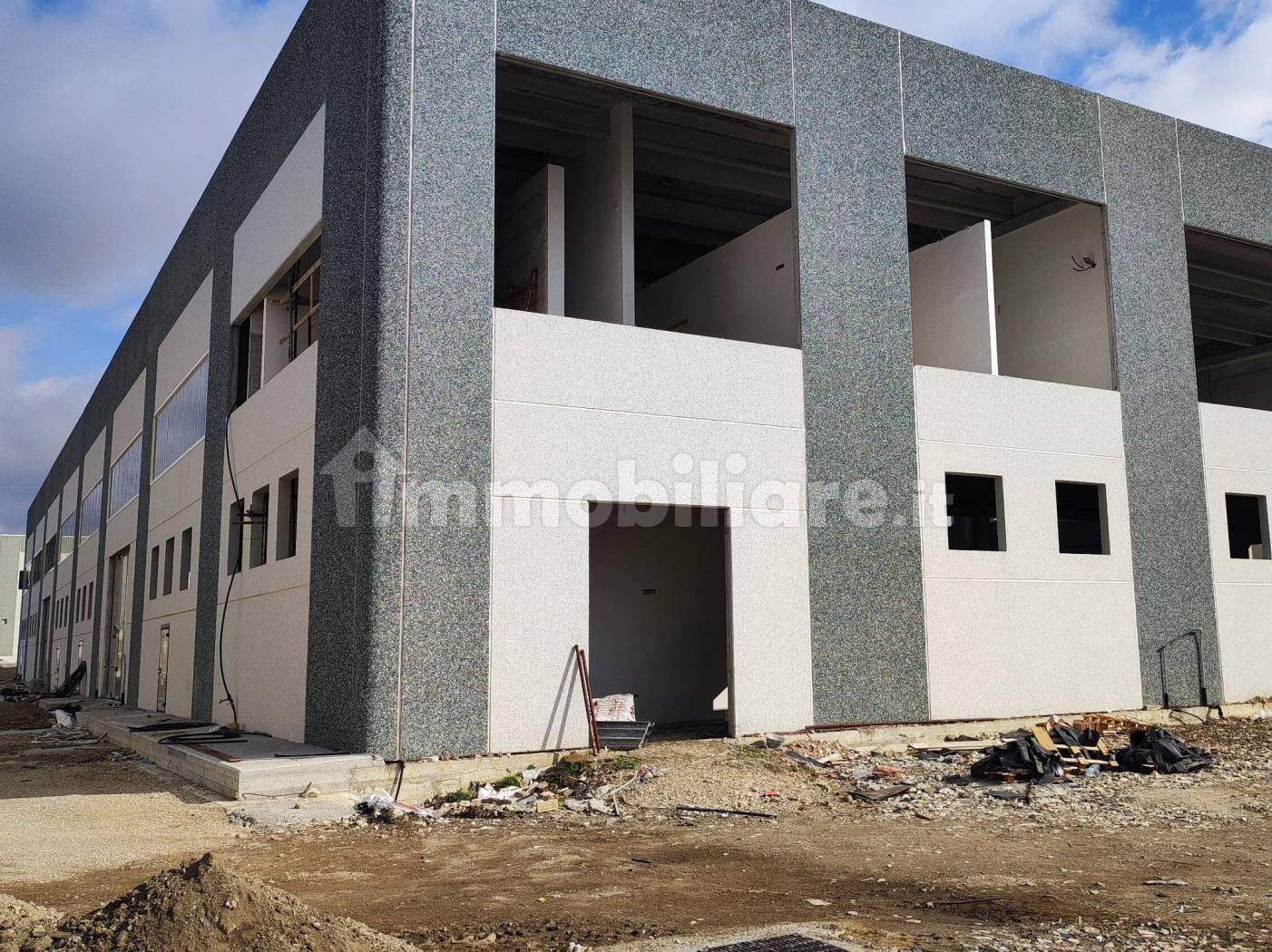 Capannone in Vendita