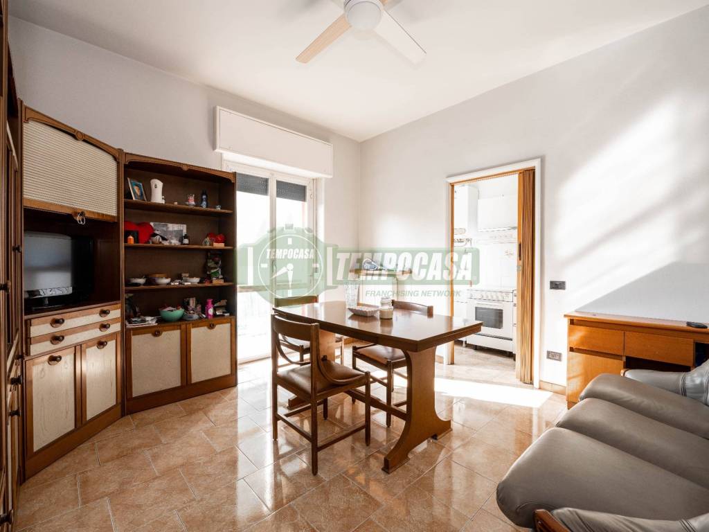 Vendita Appartamento Vimercate. Quadrilocale in via San Giovanni.... Buono stato, secondo piano ...