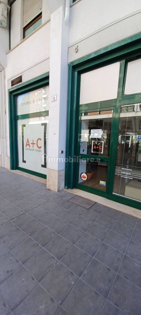 Locale commerciale in Vendita