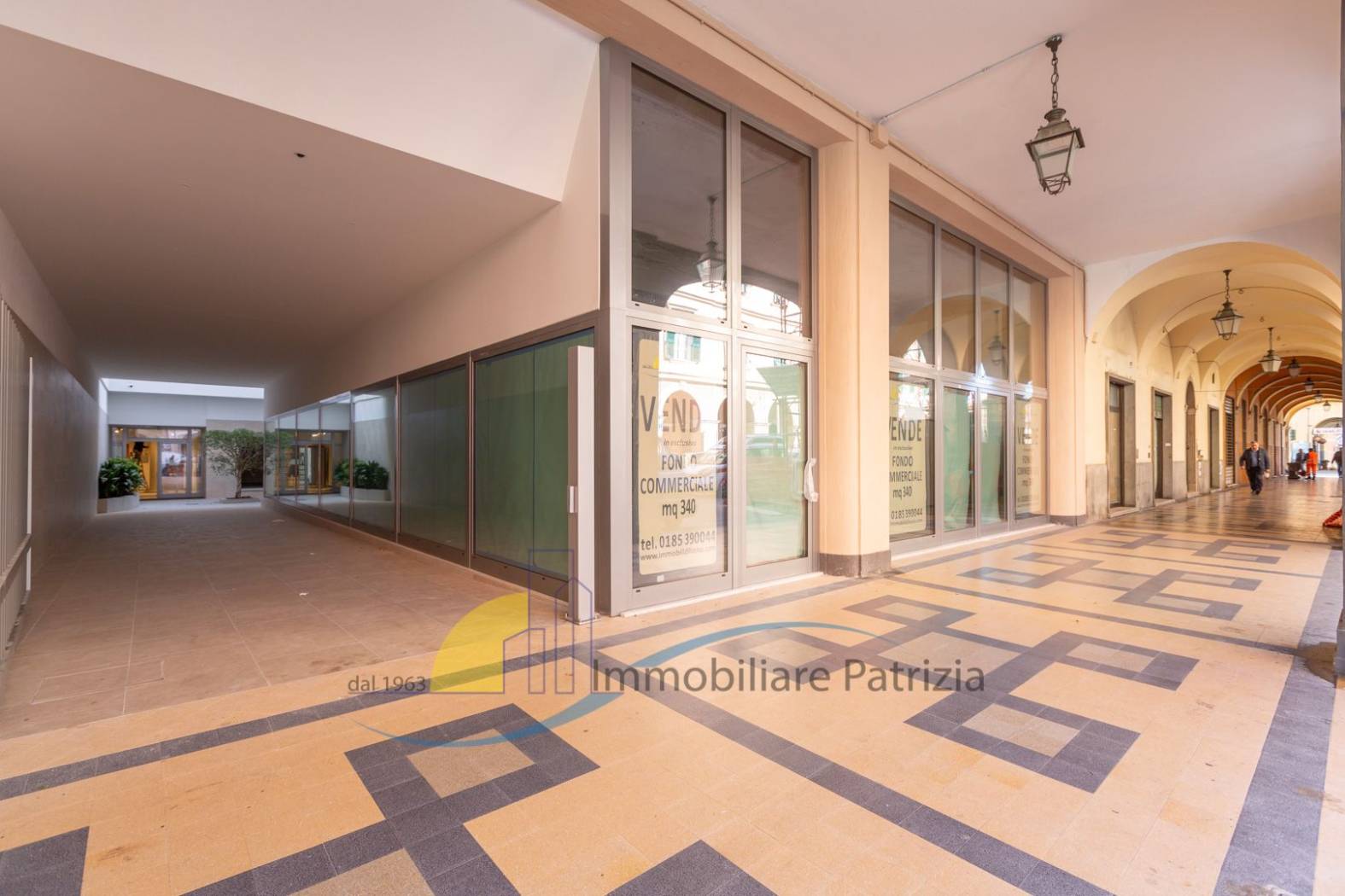 Locale commerciale in Vendita