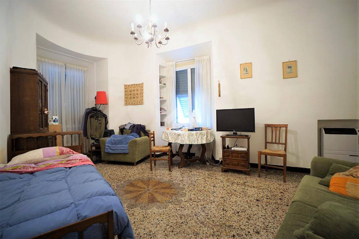 Trilocale buono stato, secondo piano, Maddalena, Genova