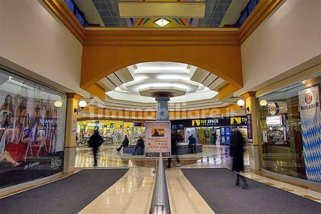 Locale commerciale in Vendita